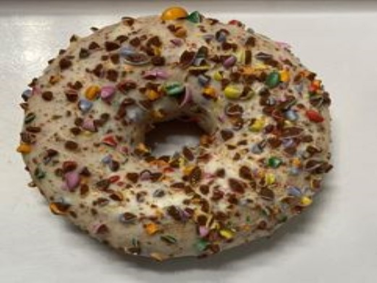 Gogoasa cu umplutura de coacaze si zmeura - la Lidl